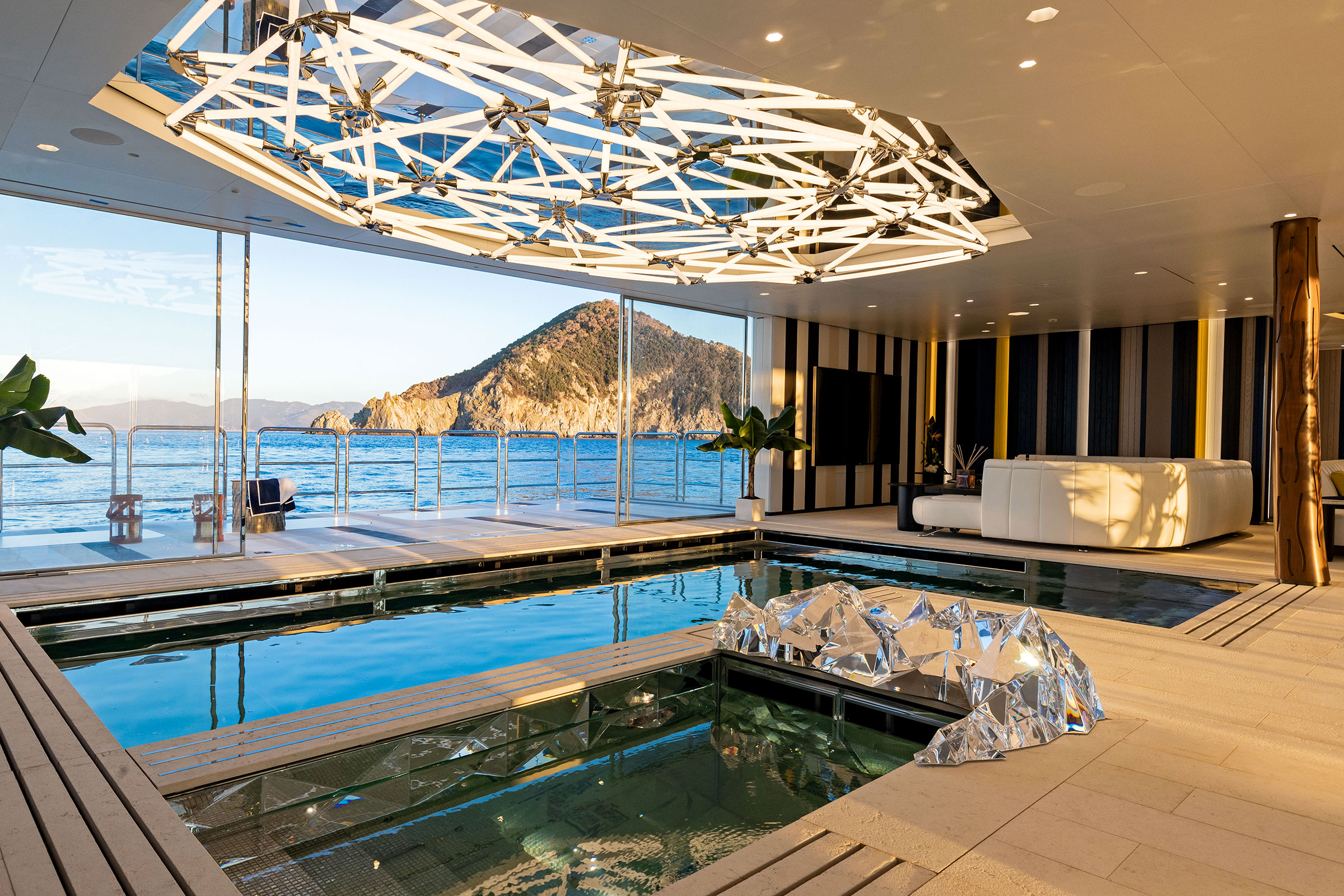 Yacht LUMINOSITY, Custom Mega Yacht | CHARTERWORLD Luxury Superyacht ...